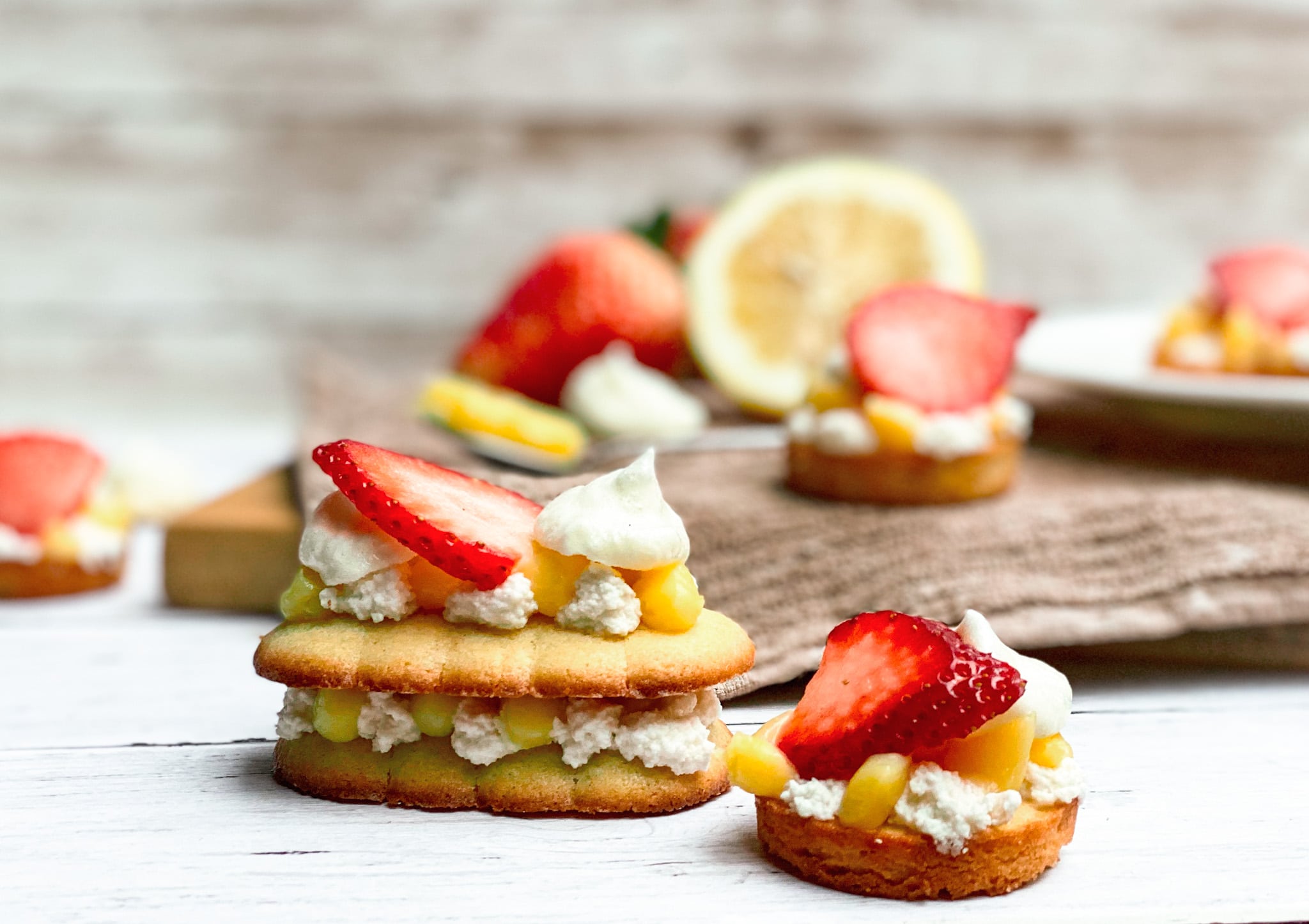 Strawberry lemon ricotta tartlets (with meringue) | Halicopter Away
