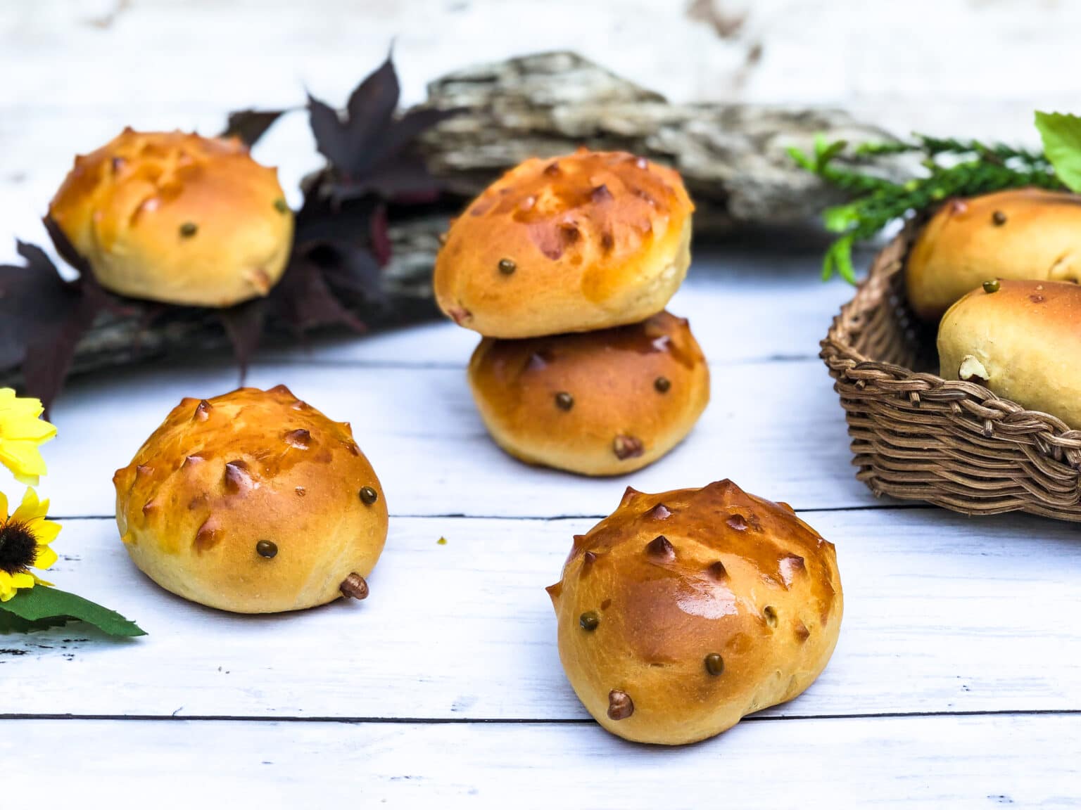Hedgehog bread rolls | Halicopter Away