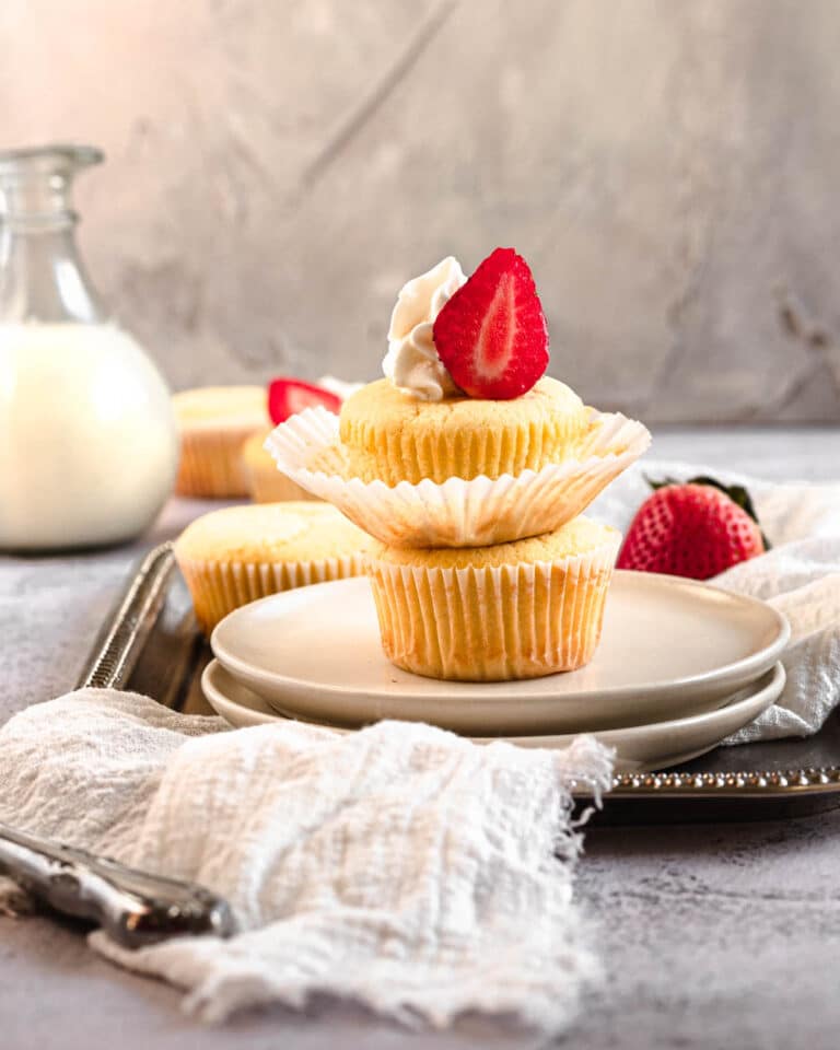 Cream cheese butter cake (no baking powder or soda) | Halicopter Away