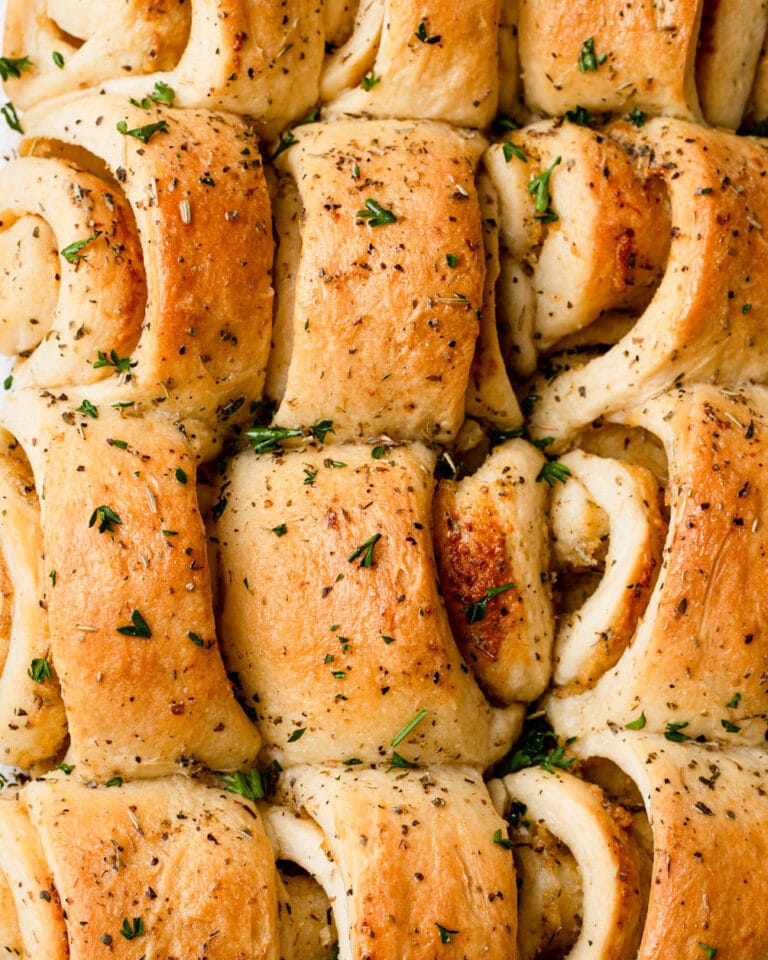 Super soft roasted garlic and herb rolls | Halicopter Away