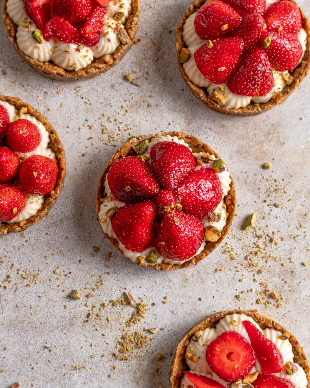No bake strawberry pistachio tartlets | Halicopter Away